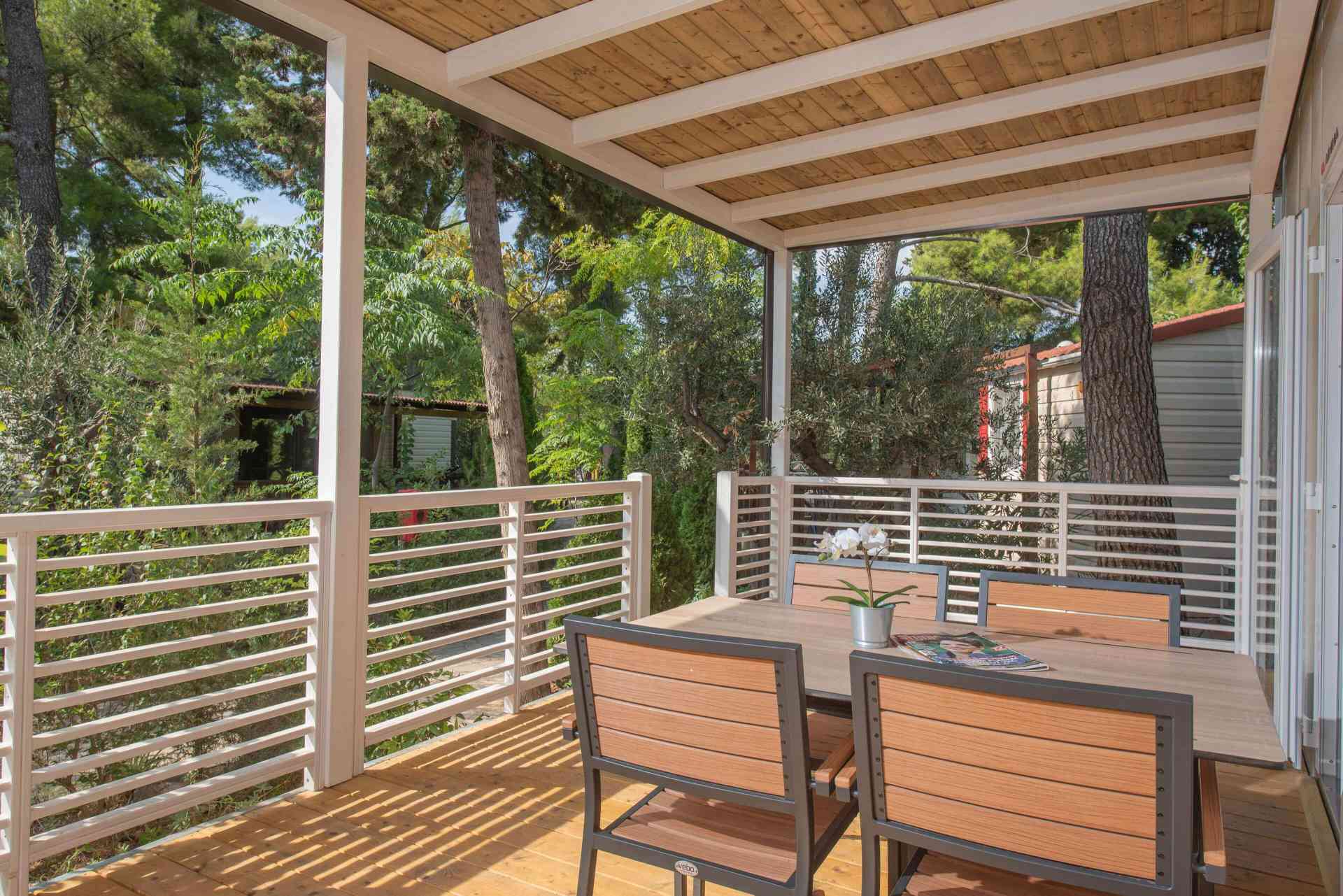 Mieten Sie Mobilheime in Dalmatien, Kroatien mit Terrasse neben dem Strand