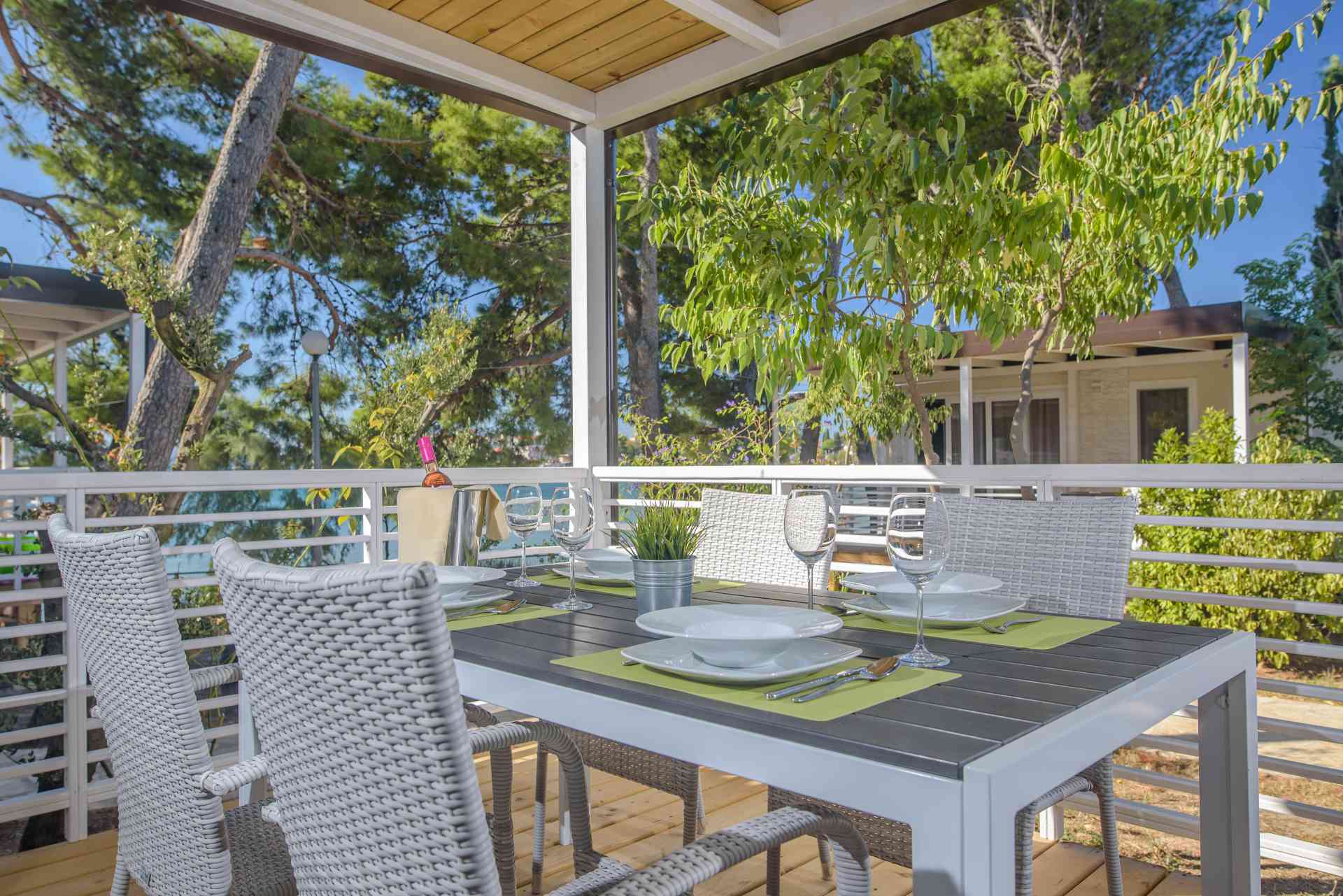 Rent Mobile Homes in Dalmatia, Croatia with terrace next to the Beach