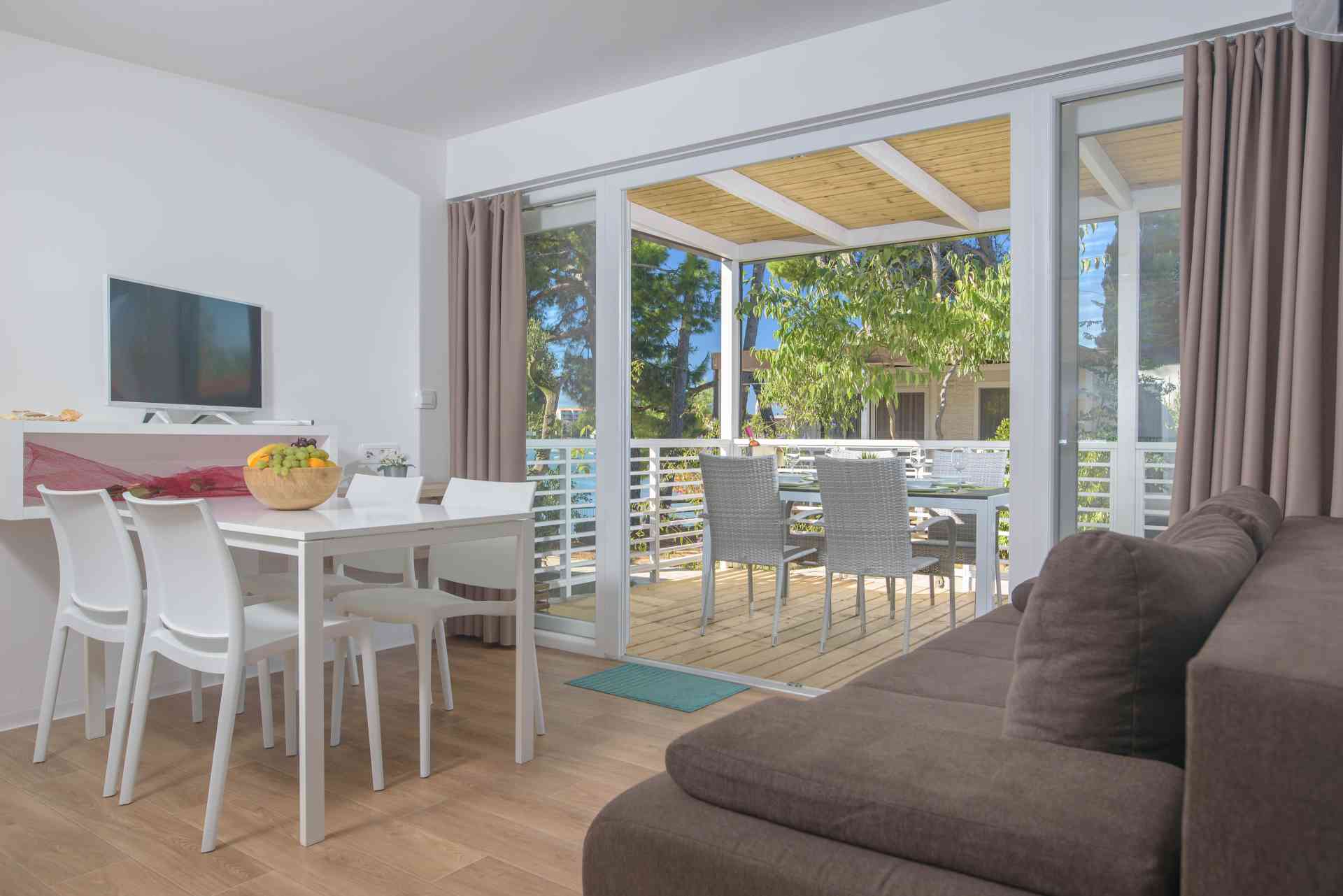 Rent Mobile Homes in Dalmatia, Croatia with terrace next to the Beach