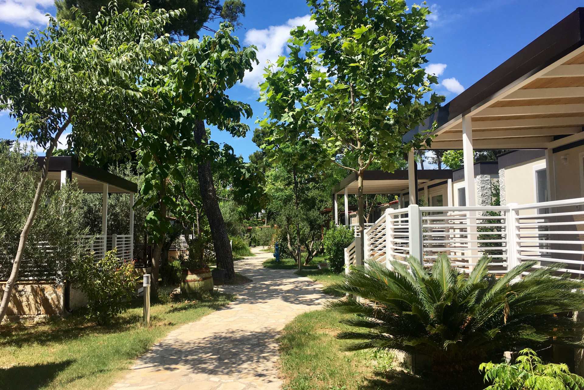 Rent Mobile Homes in Dalmatia, Croatia with terrace next to the Beach
